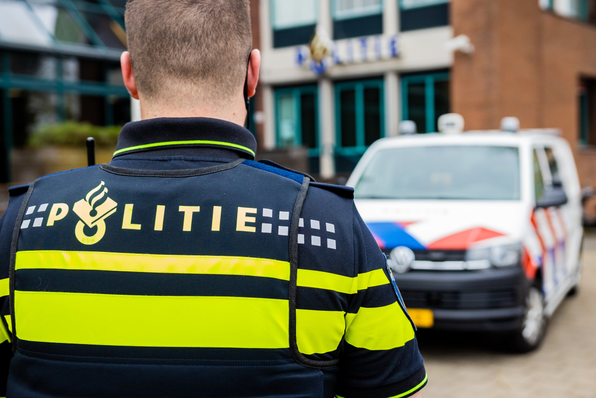 Politie onderzoekt vondst overleden vrouw bij wooncomplex aan Van Ommerenlaan/Menkenlaan - Oozo.nl
