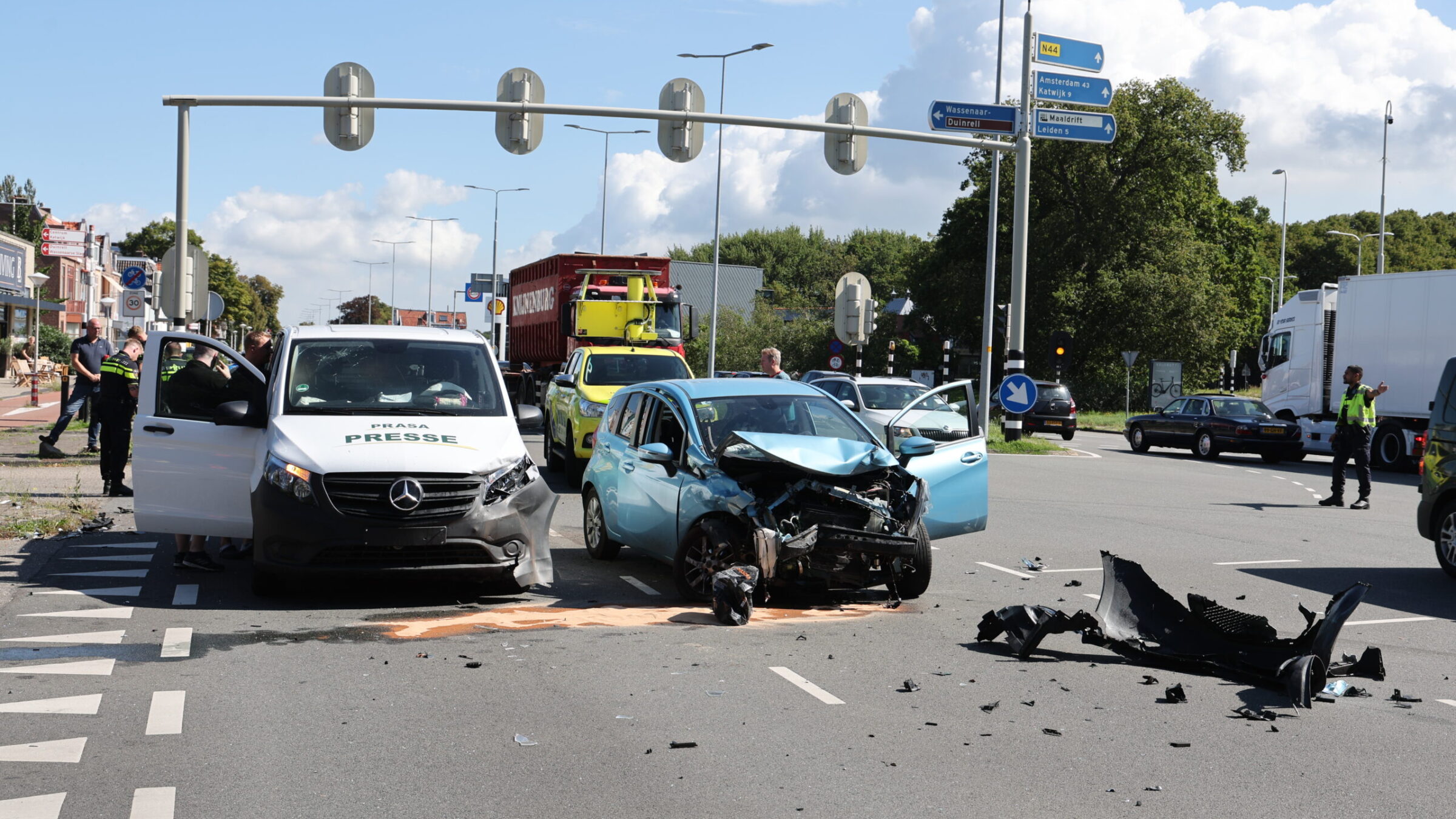 Ongeval met 3 auto's op kruising N44/Lange Kerkdam - Wassenaarders.nl