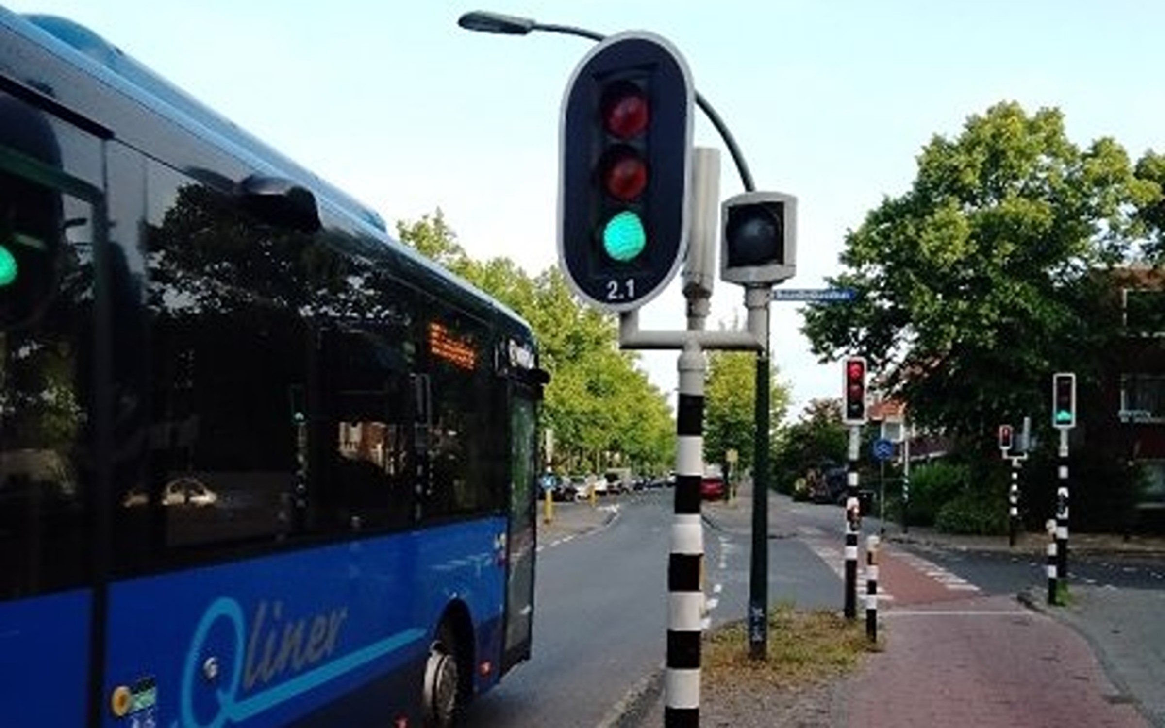 Vijf nieuwe intelligente verkeerslichten geplaatst in Wassenaar ...